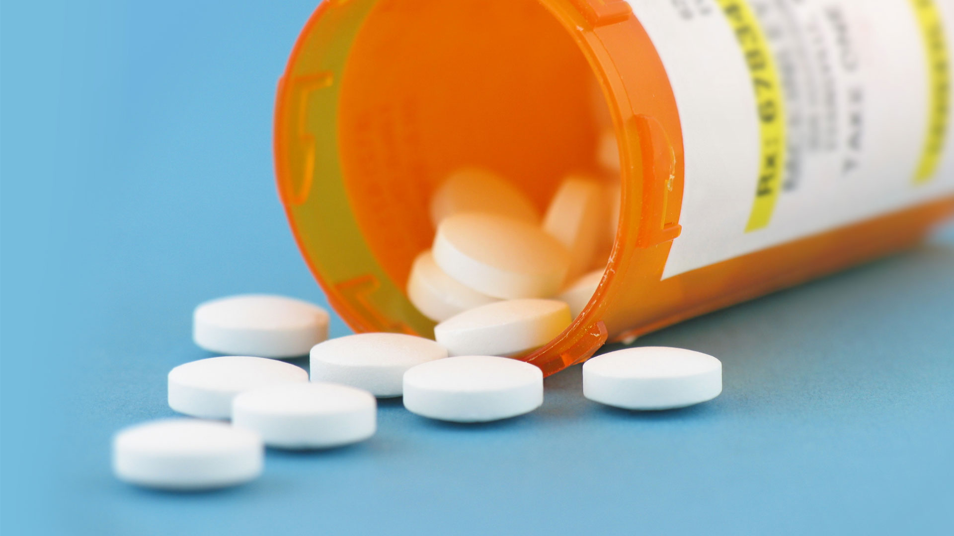 Avoid fluoroquinolones as first-line antibiotic therapy - Alberta ...